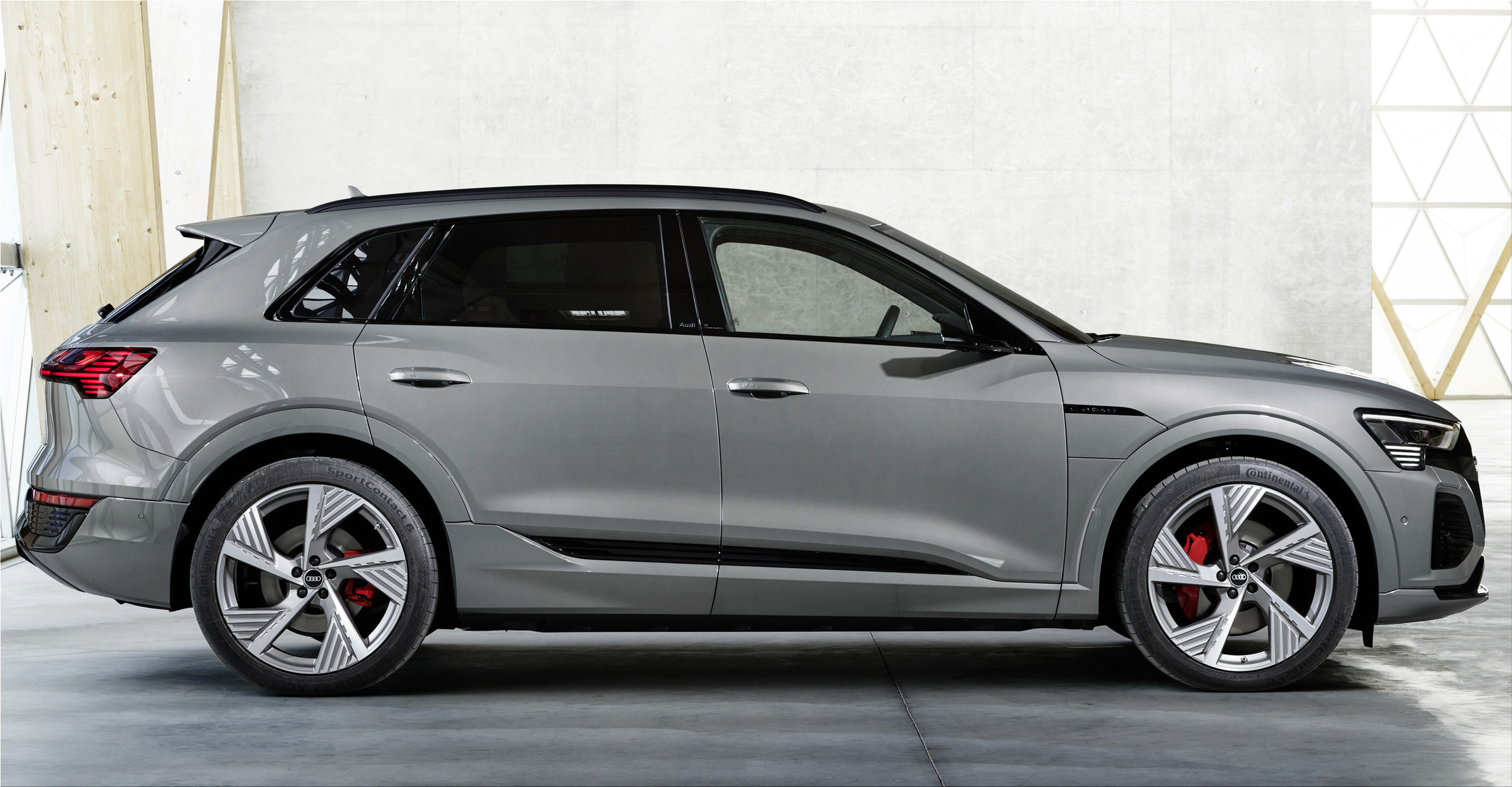 The new Audi Q8 e-tron has a considerably improved driving range ...