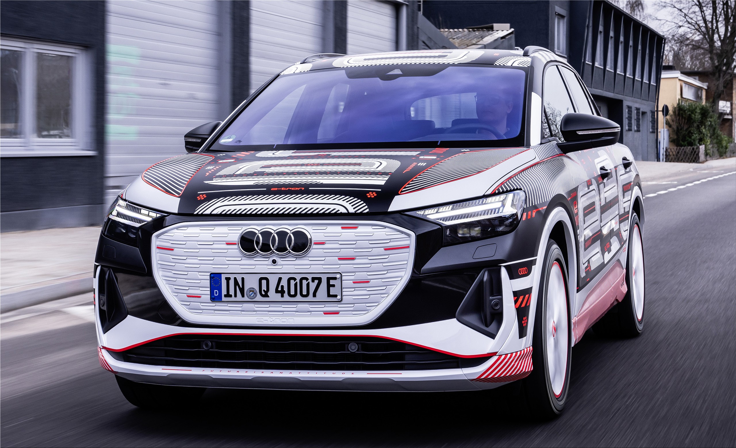 The new Audi Q4 e-tron electric SUV with augmented reality | Electric ...