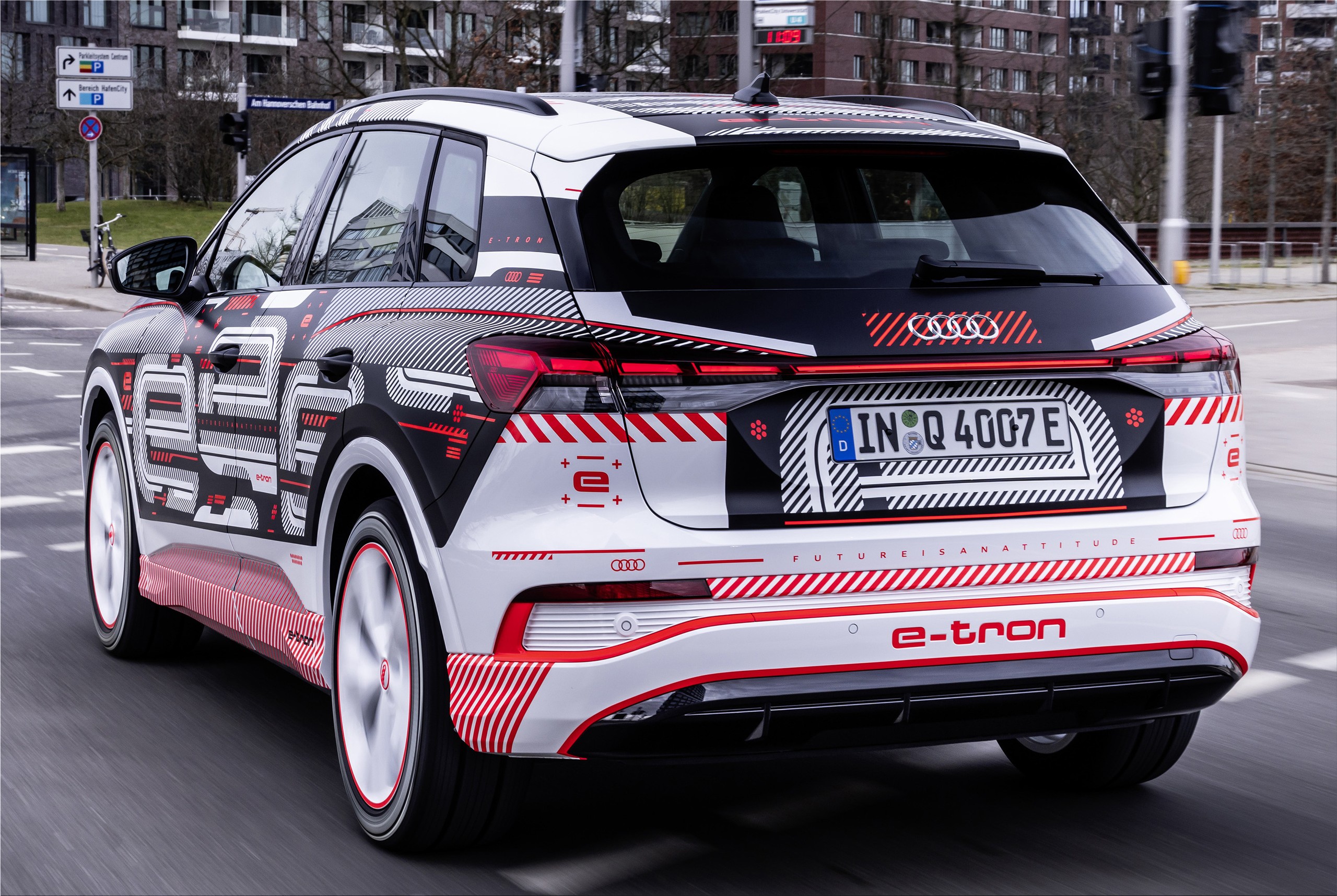 The new Audi Q4 e-tron electric SUV with augmented reality | Electric ...