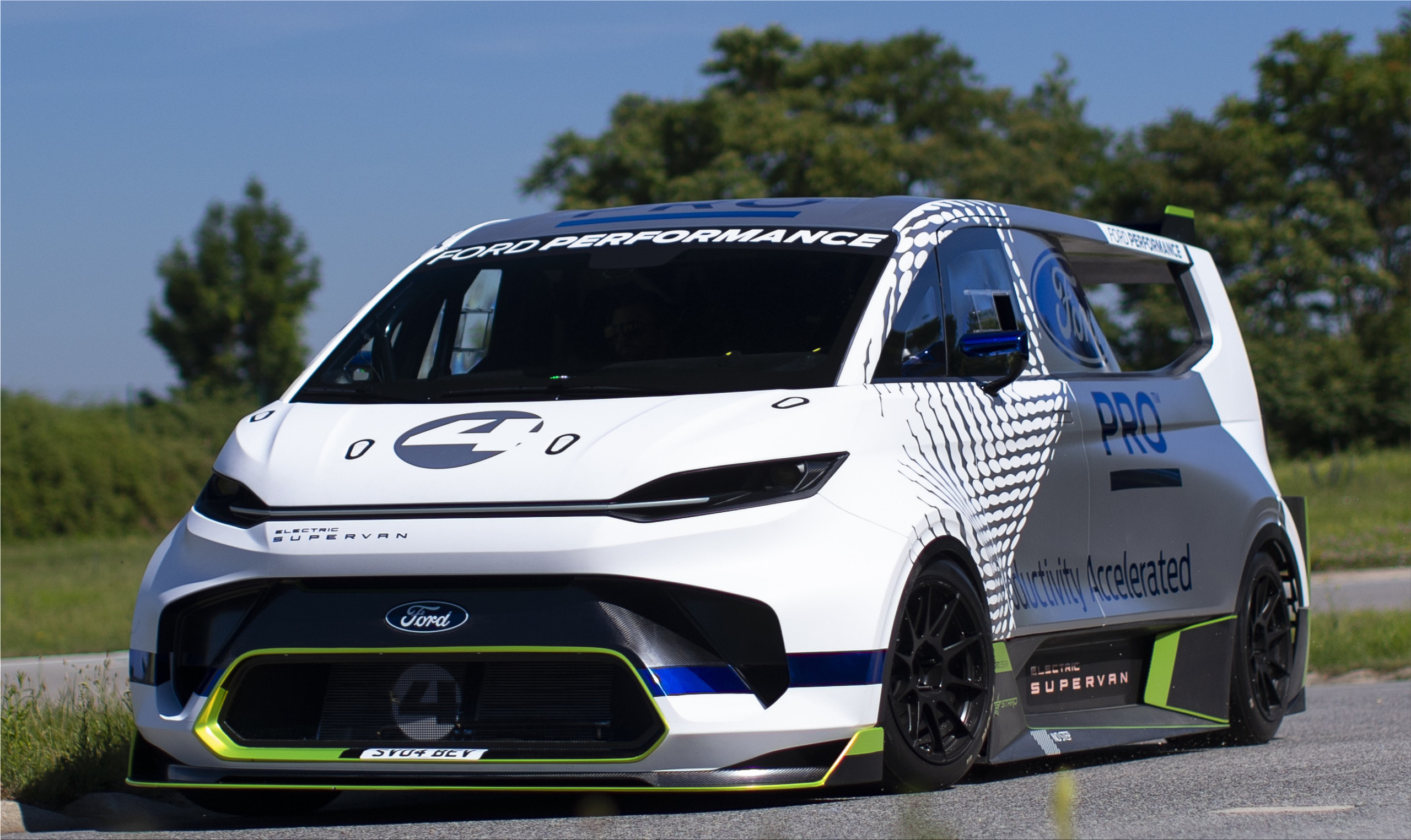 The Ford Pro Electric SuperVan with 2000hp accelerates from 0 to 100km ...