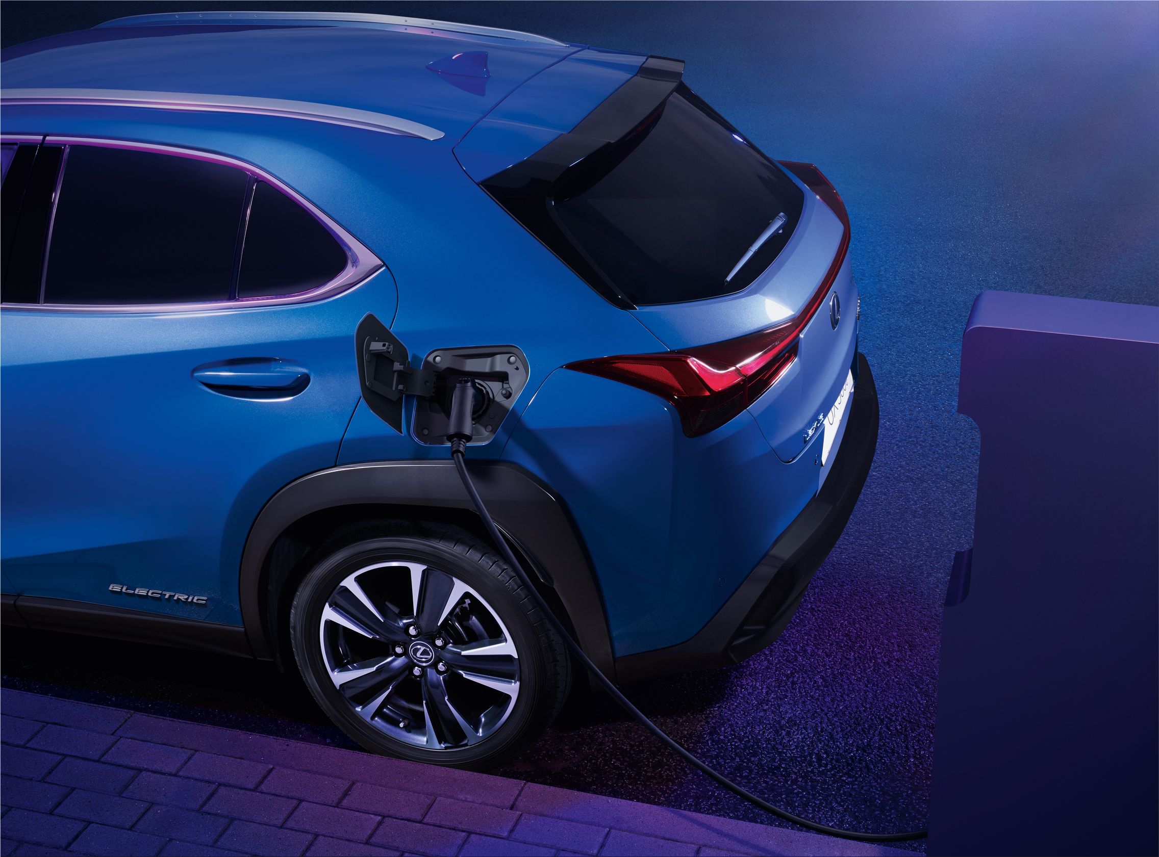 First 100% electric car from Lexus: UX 300e | Electric Hunter