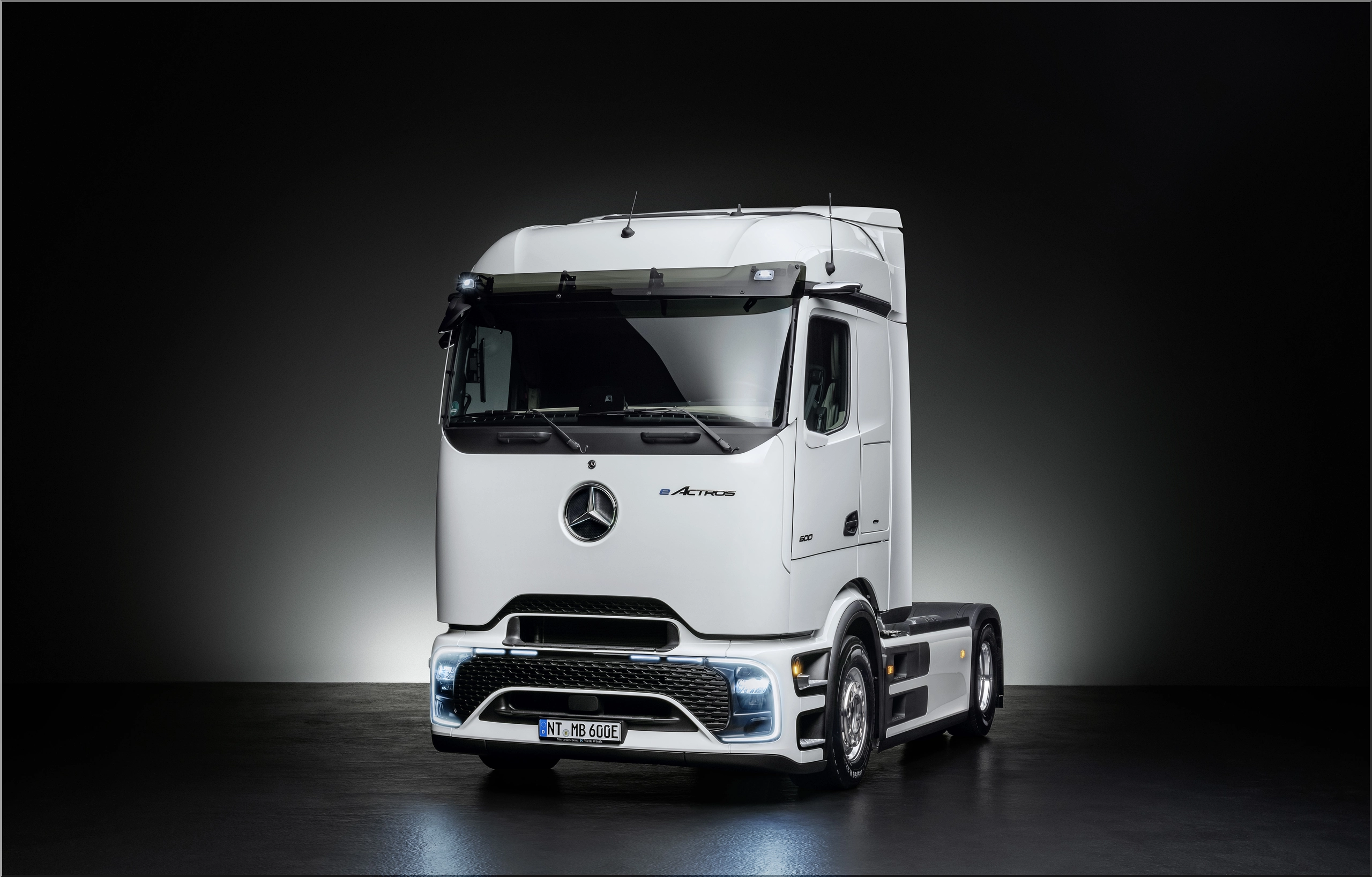 Mercedes-Benz eActros 600: The Electric Truck That Can Outperform ...