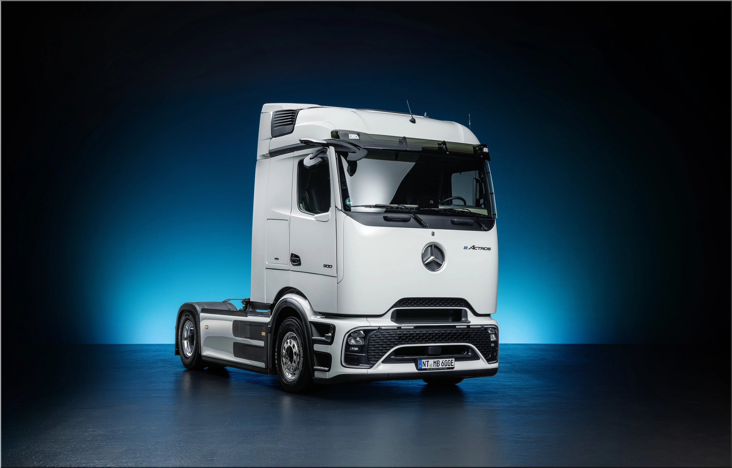 Mercedes-Benz eActros 600: The Electric Truck That Can Outperform ...