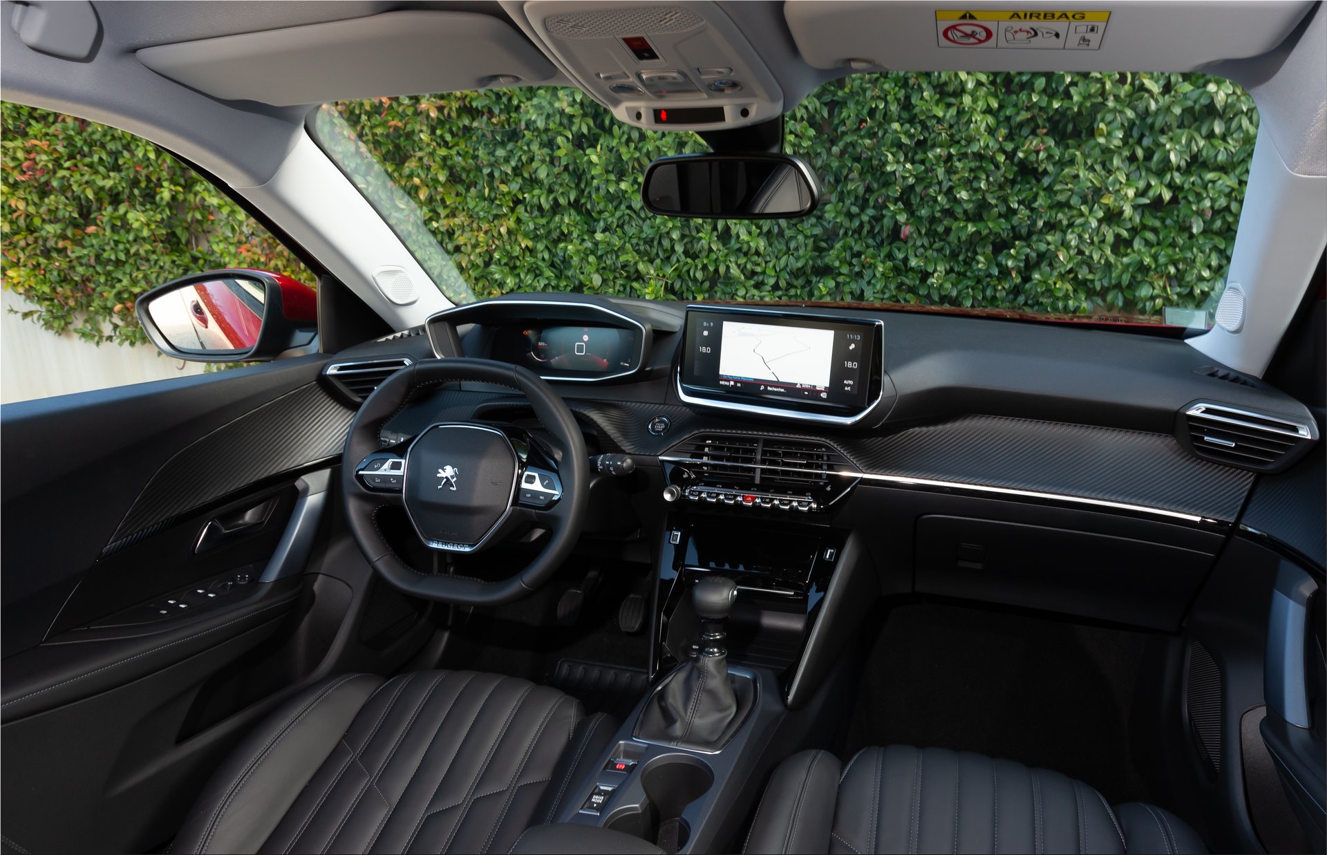 The Peugeot e-2008 GT electric compact SUV with 136 hp from 39,500 ...
