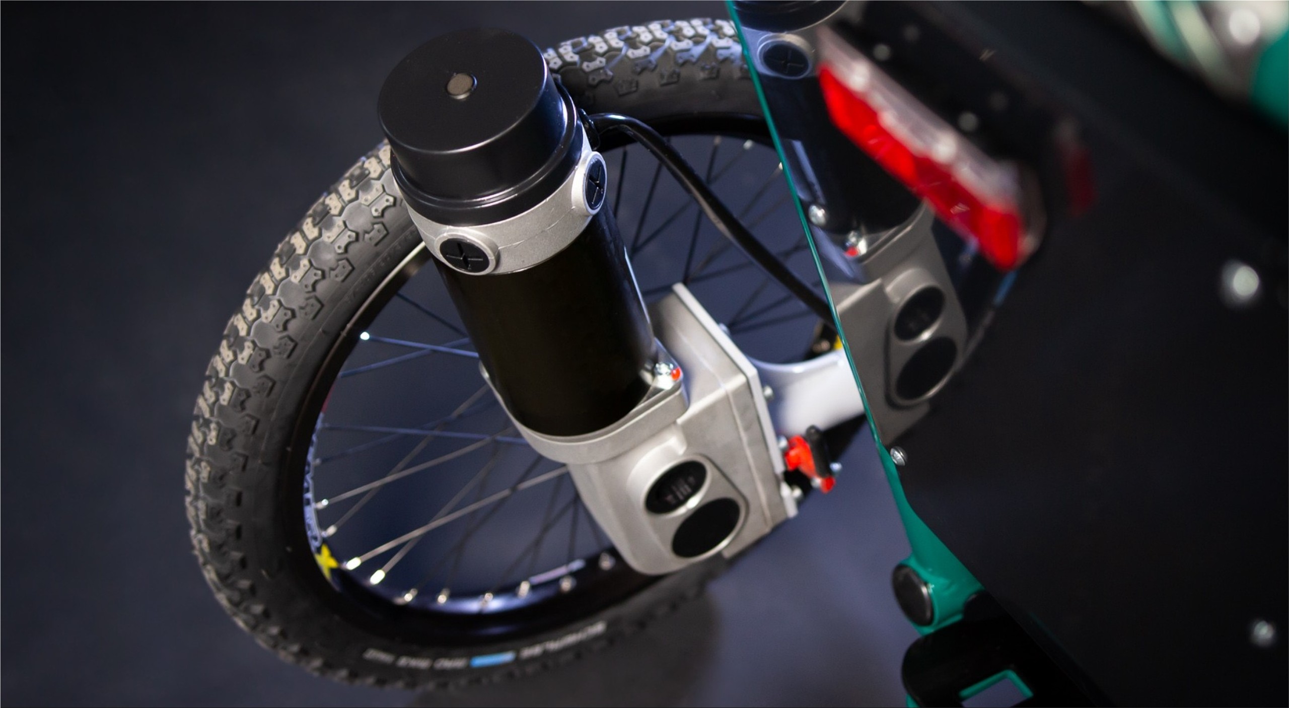 The Quadrix Axess e3 is an all-terrain electric wheelchair with ...