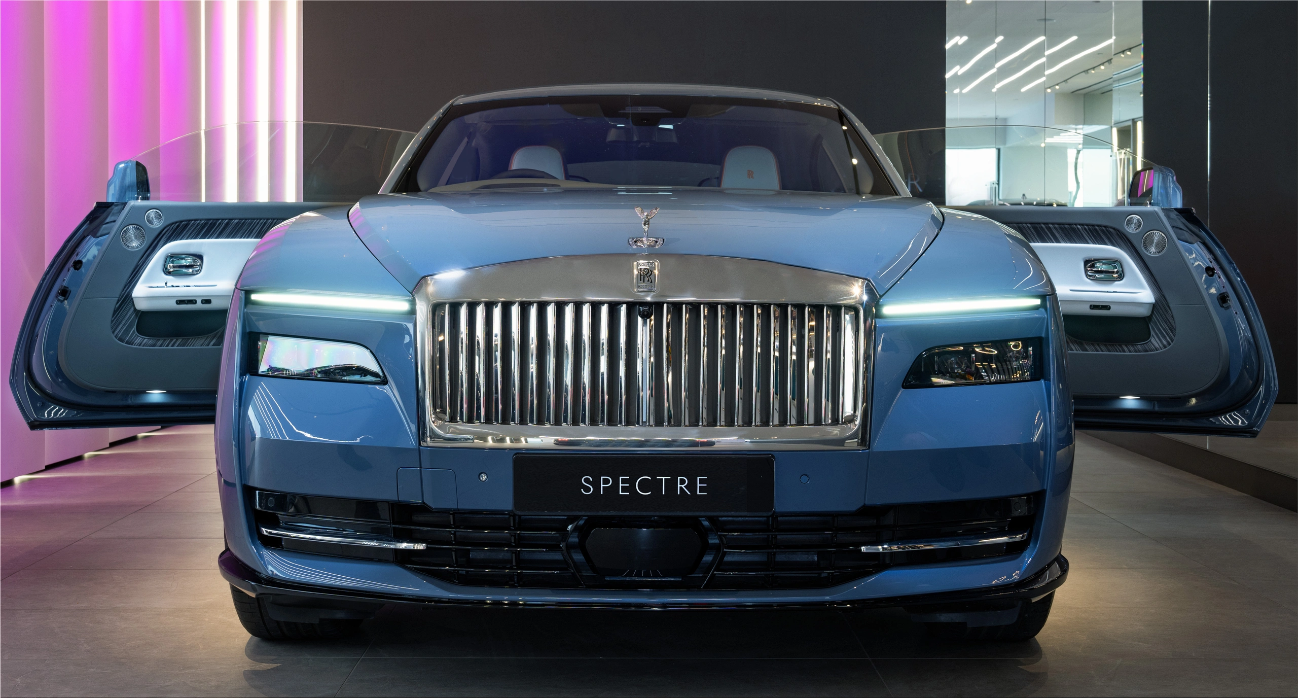 Rolls-Royce Spectre: The electric super coupé that can last 400 years ...