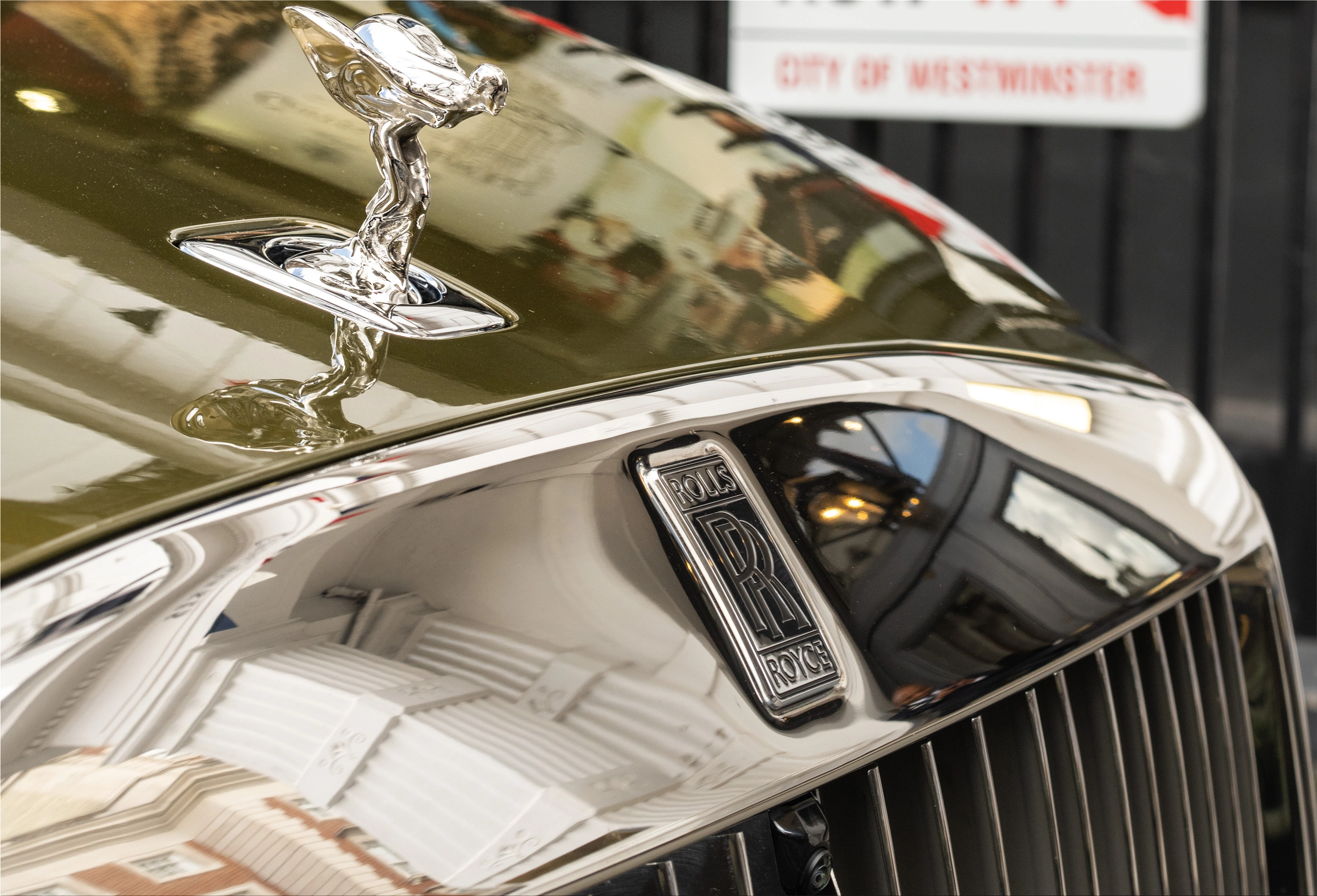 Rolls-Royce Spectre: The electric super coupé that can last 400 years ...