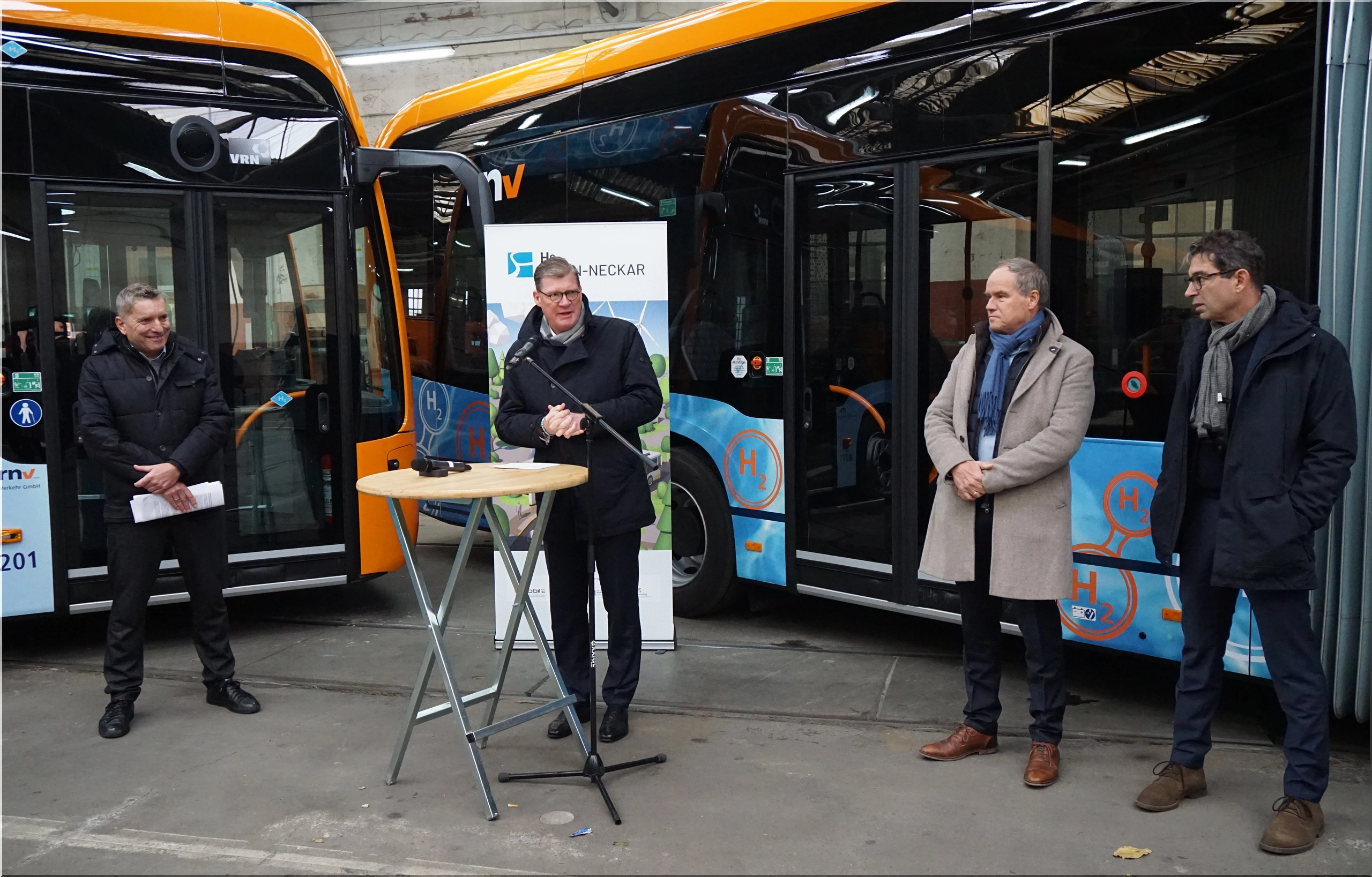 Mercedes-Benz eCitaro Fuel Cell Bus: A Long-Range and Zero-Emission ...