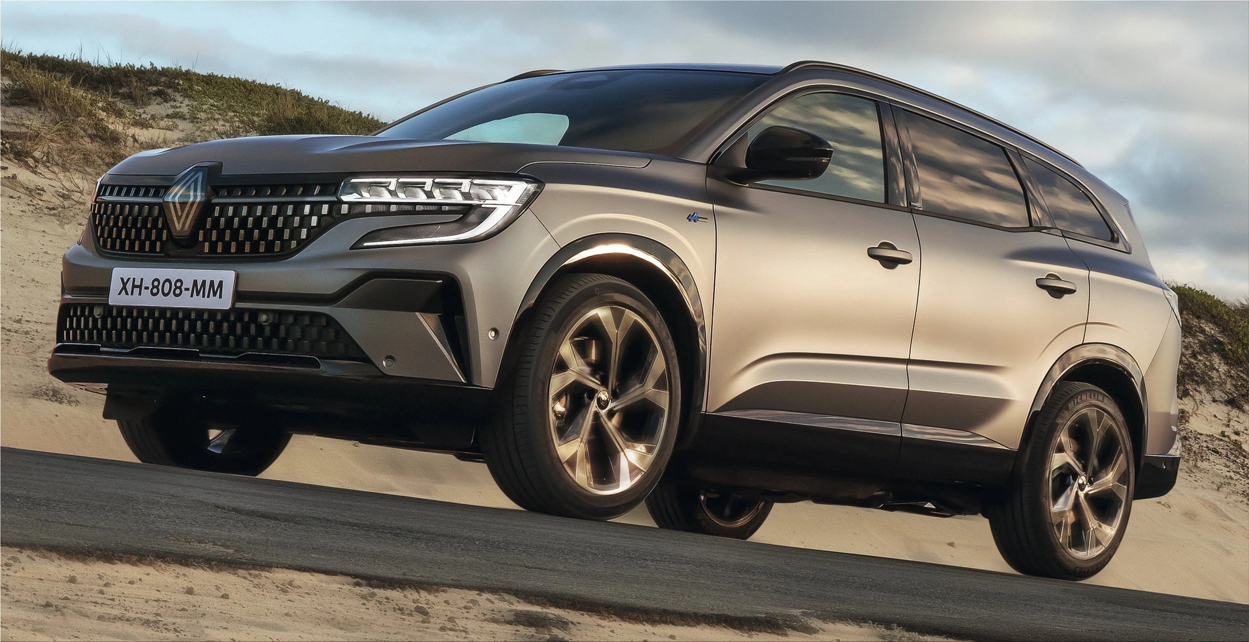 The New Renault Espace: Revolutionizing Long-Distance Travel in Style ...