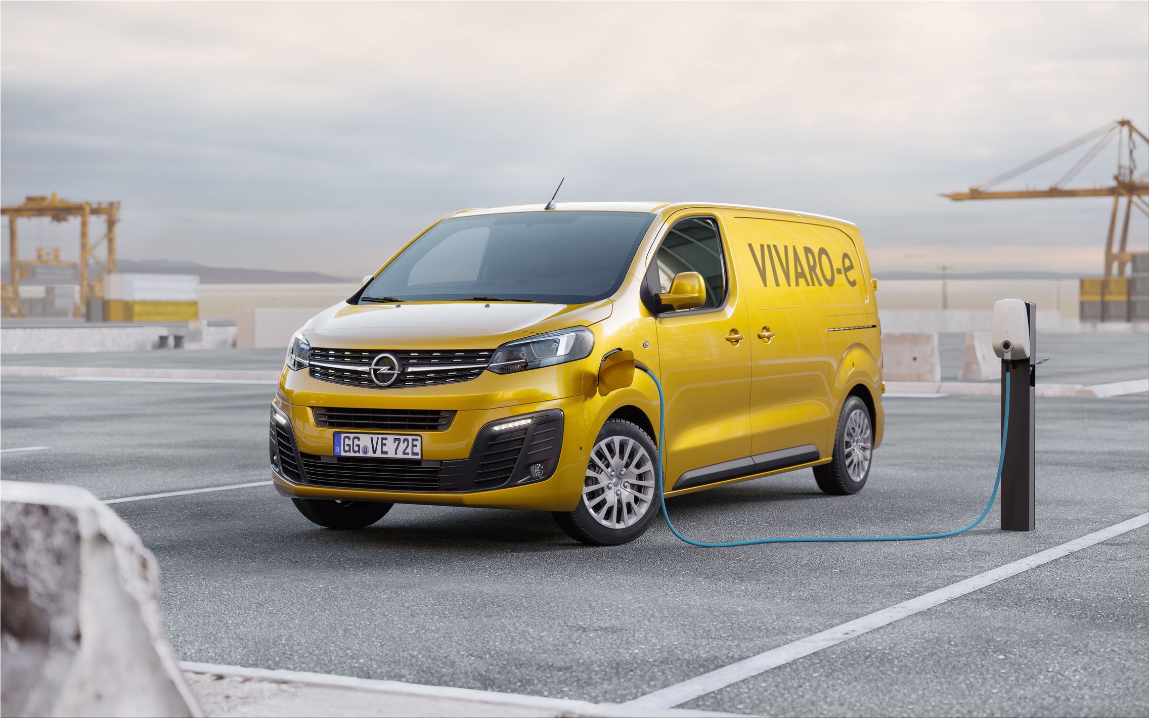 Opel Vivaro e the electric version of the cargo van Electric Hunter