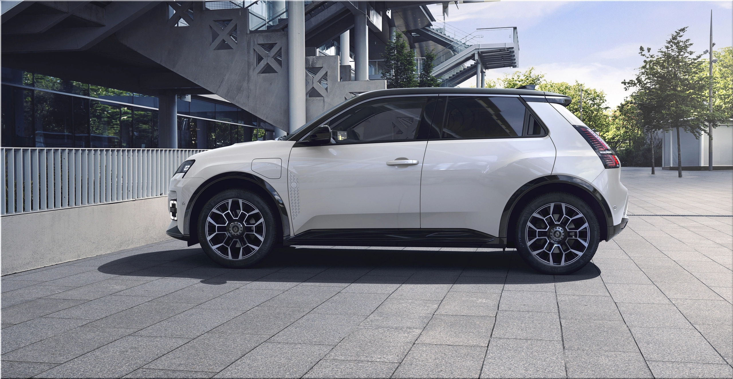 Renault 5 E-Tech Electric Wins Car of the Year 2025 With Zero Tailpipe ...