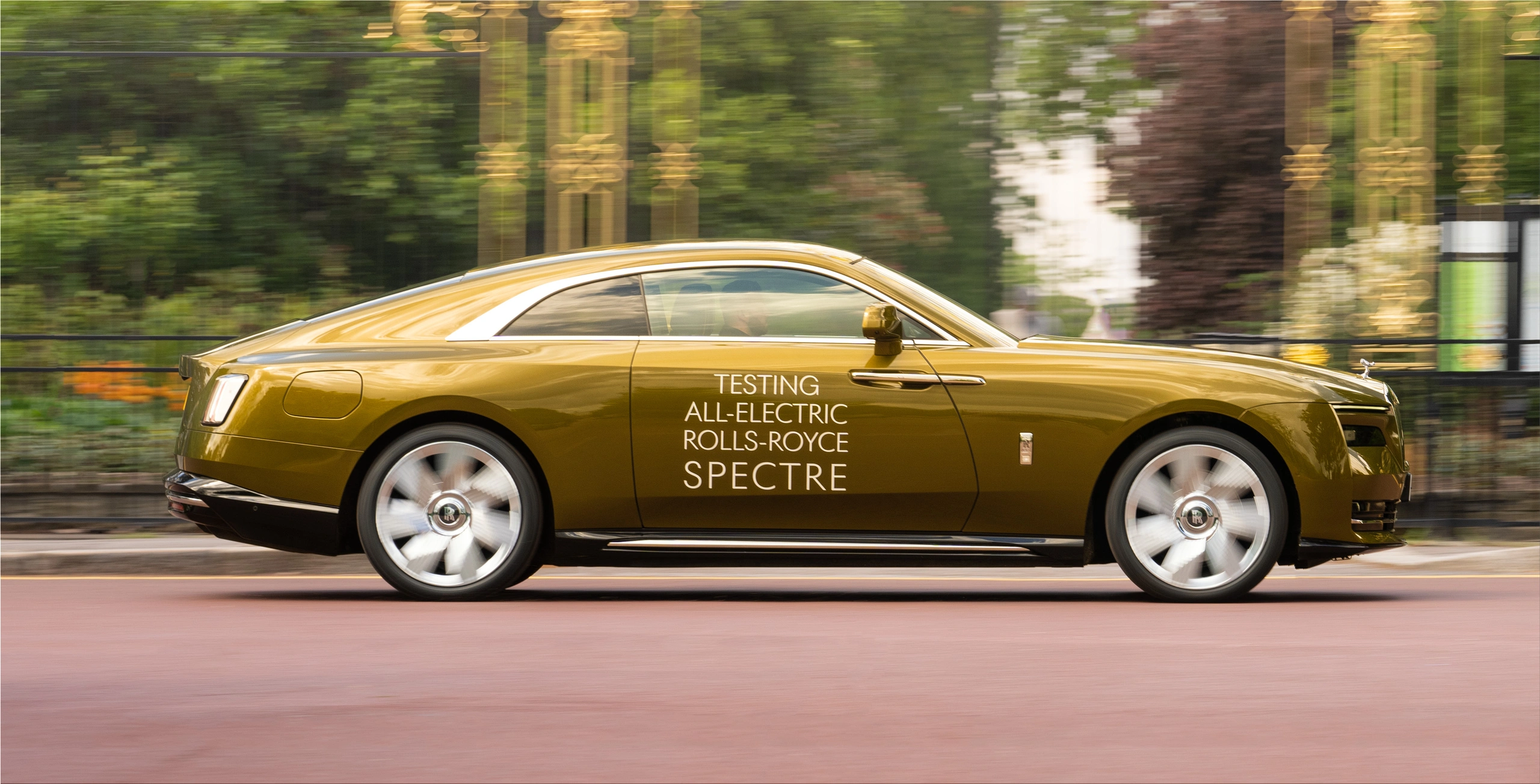 Rolls-Royce Spectre: The electric super coupé that can last 400 years ...