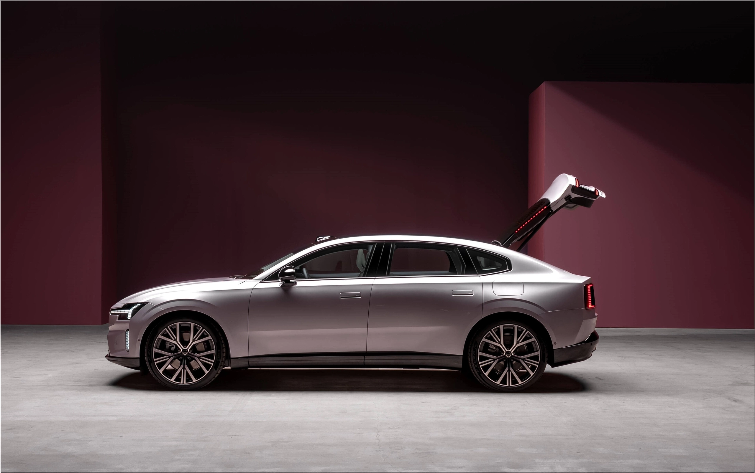 New Volvo ES90: Fast-Charging 800V EV Sedan Goes Into Production ...