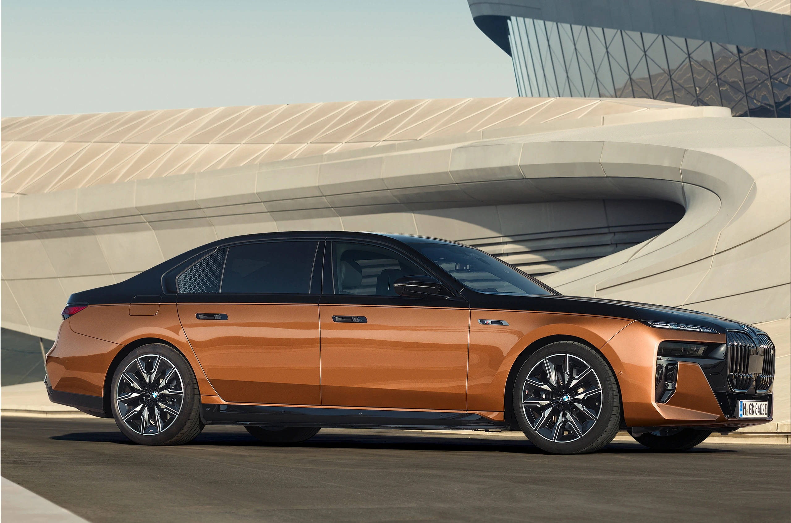 BMW i7 M70 xDrive: The Ultimate Electric Driving Machine | Electric Hunter