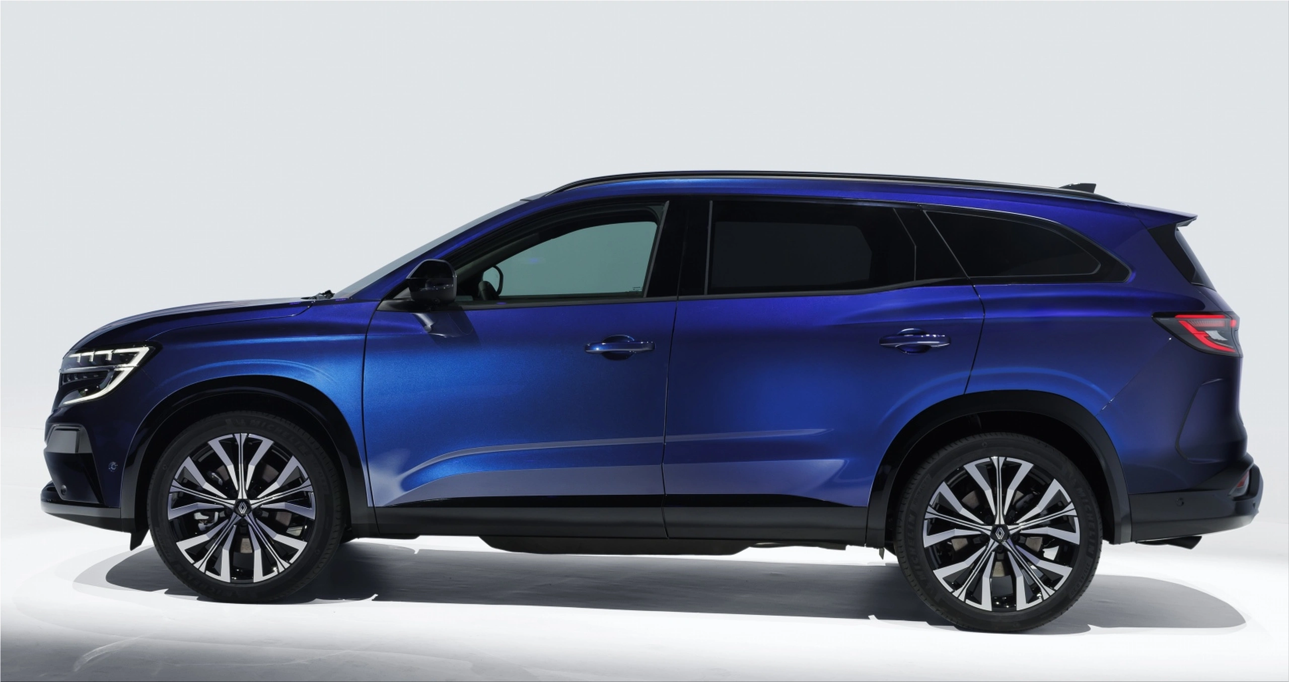 The New Renault Espace: Revolutionizing Long-Distance Travel in Style ...