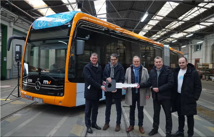 Mercedes-Benz eCitaro Fuel Cell Bus: A Long-Range and Zero-Emission ...