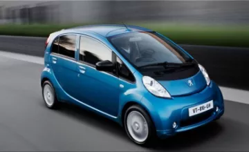 Peugeot iOn | Electric Hunter